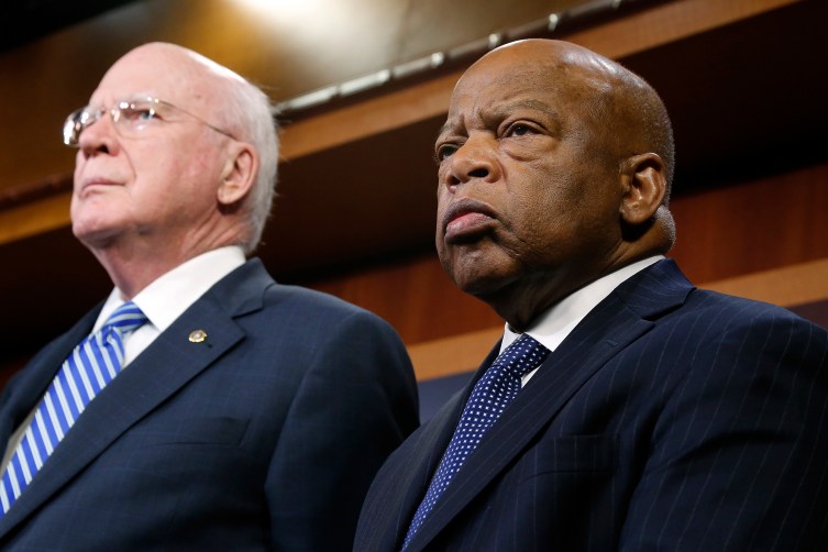 Bipartisan Group Introduces New Voting Rights Bill | TIME.com